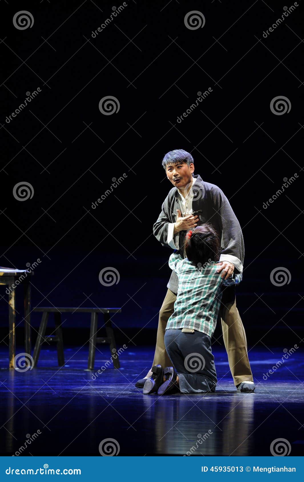 Cry on Each Other's Shoulder- Jiangxi Opera a Steelyard Redaktionelles ...