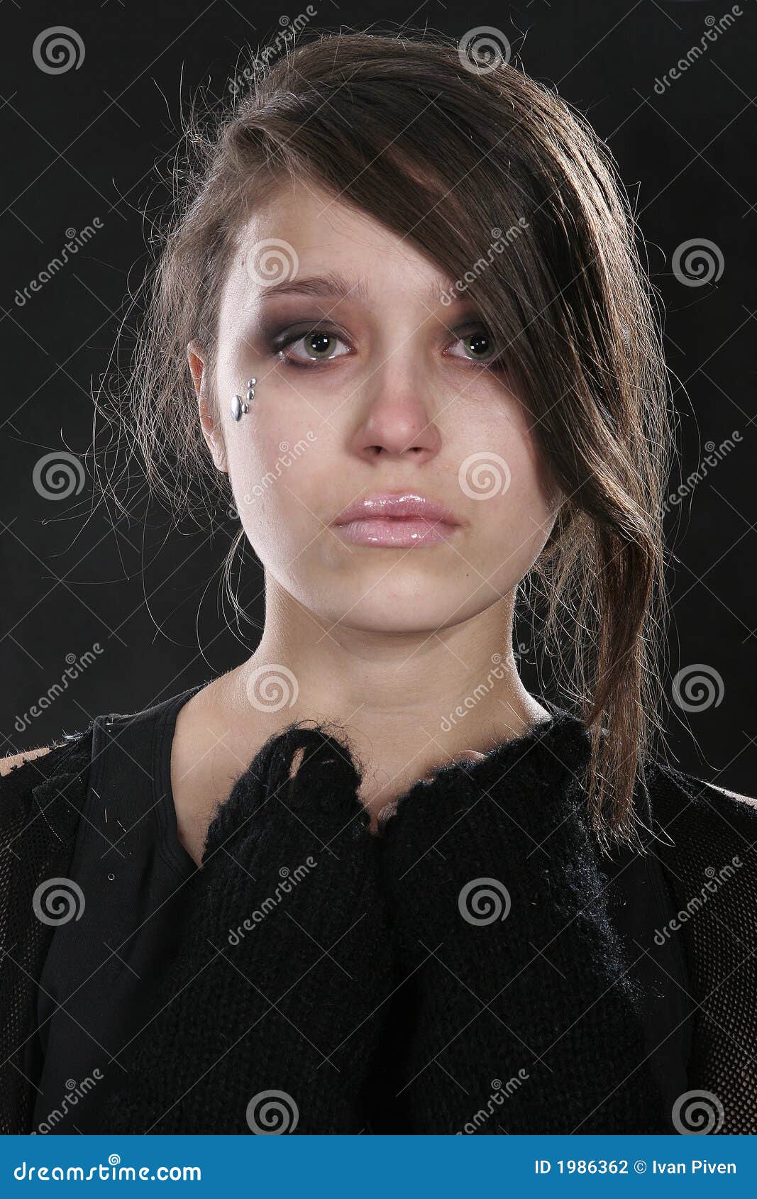 The Crying Beautiful Young Gir Stock Photo - Image of beauty, gray: 1986362
