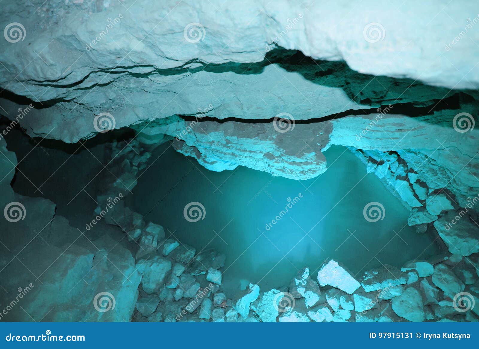 Crystal Cave horizontal stock image. Image of sequoia - 97915131