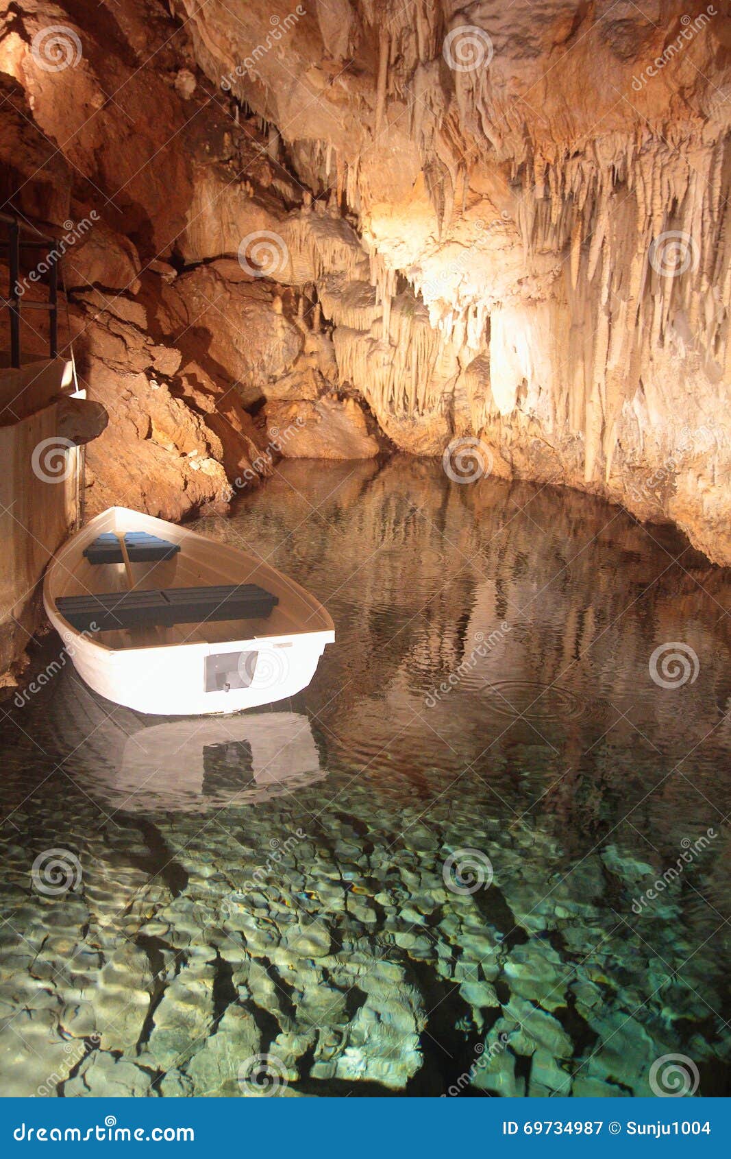 Crystal Cave stock image. Image of dark, dripping, tour - 69734987