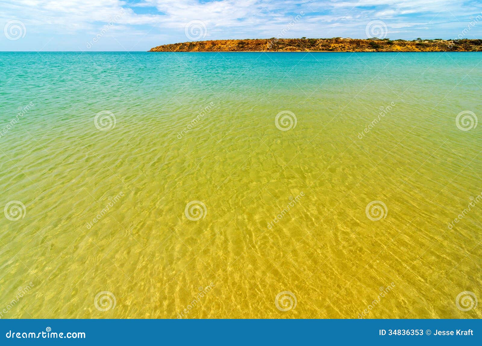 Crystal Clear Sea Water imagen de archivo. Imagen de océano - 34836353