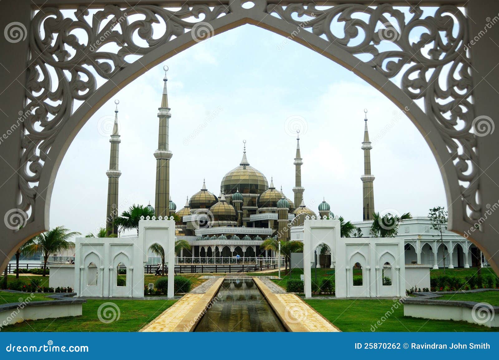 Crystal Mosque editorial photography. Image of worship - 25870262