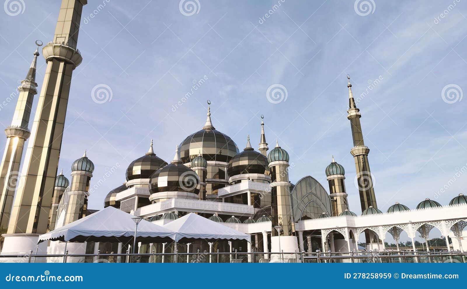 CRYSTAL MOSQUE ( MASJID KRISTAL) Editorial Stock Image - Image of ...