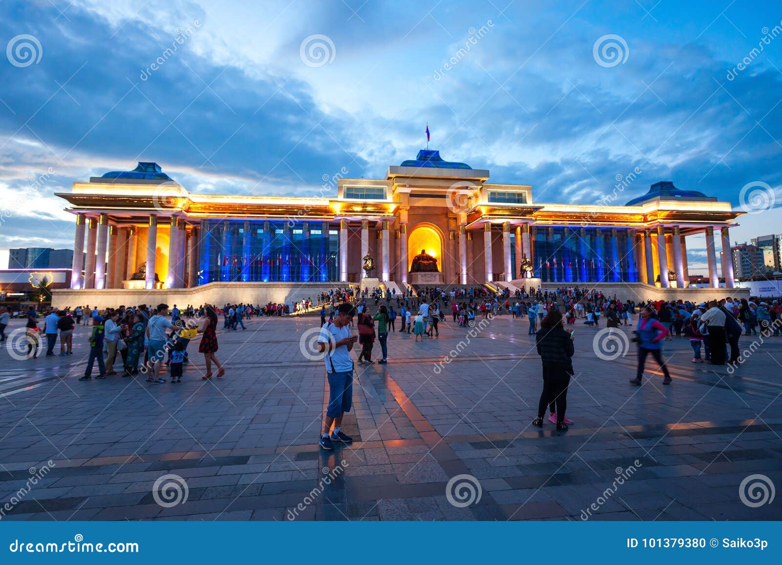Cuadrado De Sukhbaatar En Ulaanbaatar Imagen editorial - Imagen de urbano, fachada: 101379380
