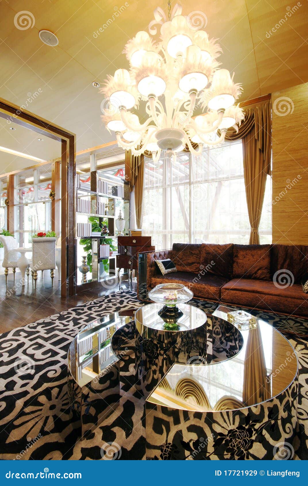 Cuartos grandes imagen de archivo. Imagen de casero, familia - 17721929