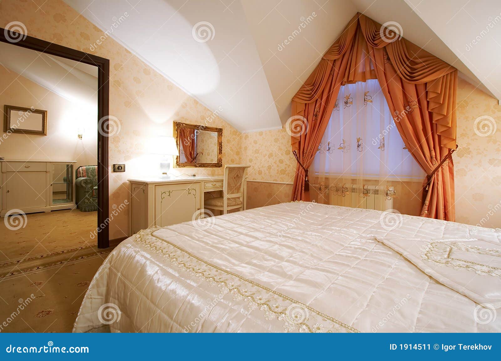 Cuartos ricos imagen de archivo. Imagen de negocios, relaje - 1914511
