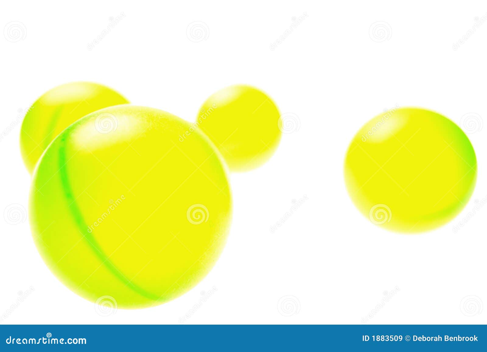 Cuatro bolas verdes imagen de archivo. Imagen de vector - 1883509