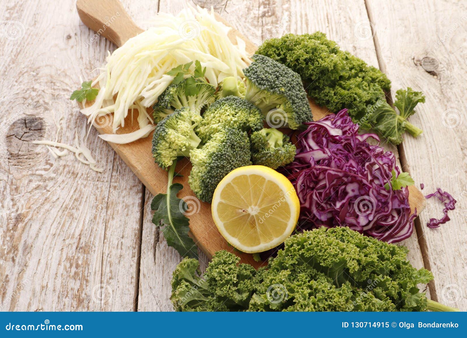 Cuatro Diversos Tipos De Col Verduras Crucíferas Imagen de archivo ...