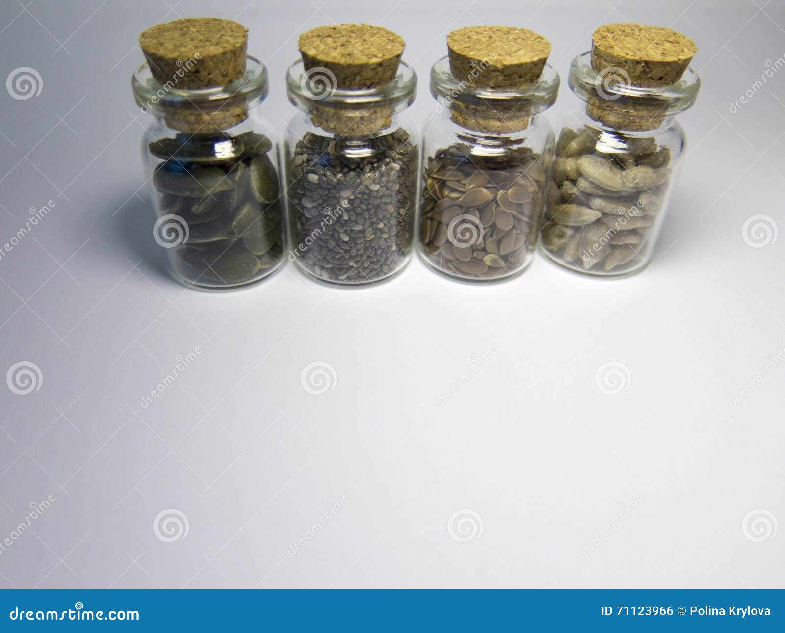 Cuatro Frascos Con Una Comida Estupenda Foto de archivo - Imagen de ...