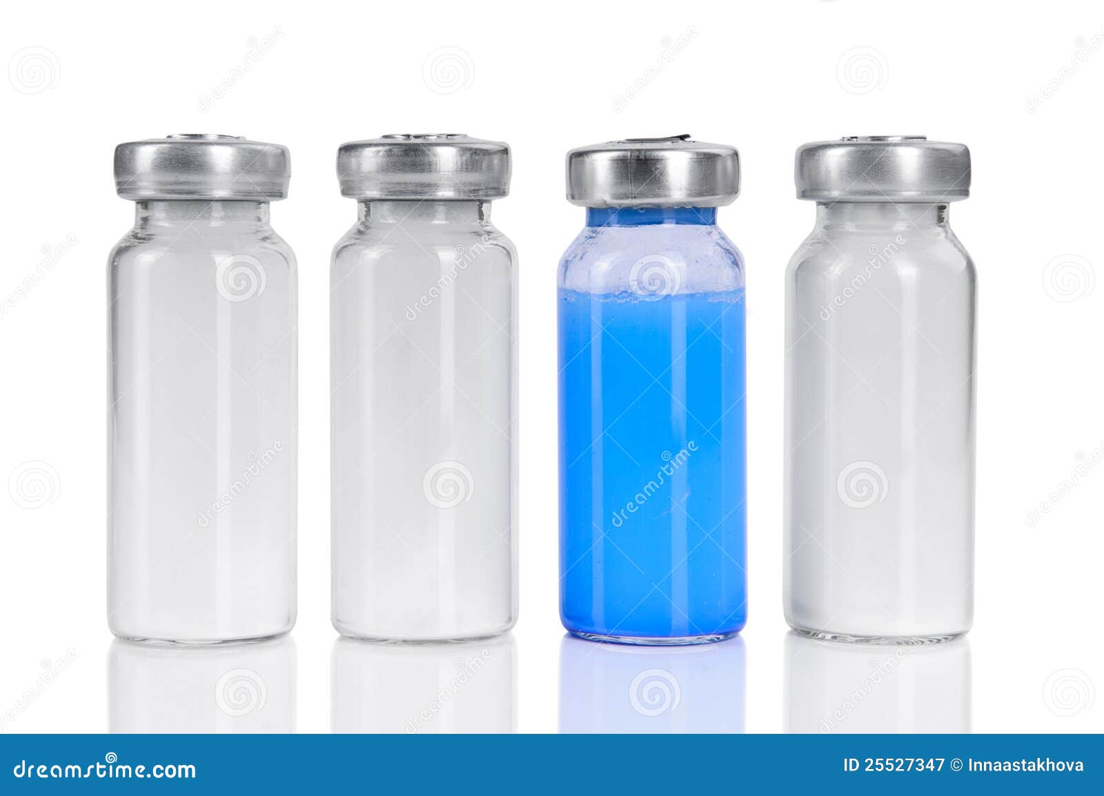 Cuatro Frascos Para La Inyección Imagen de archivo - Imagen de droga ...