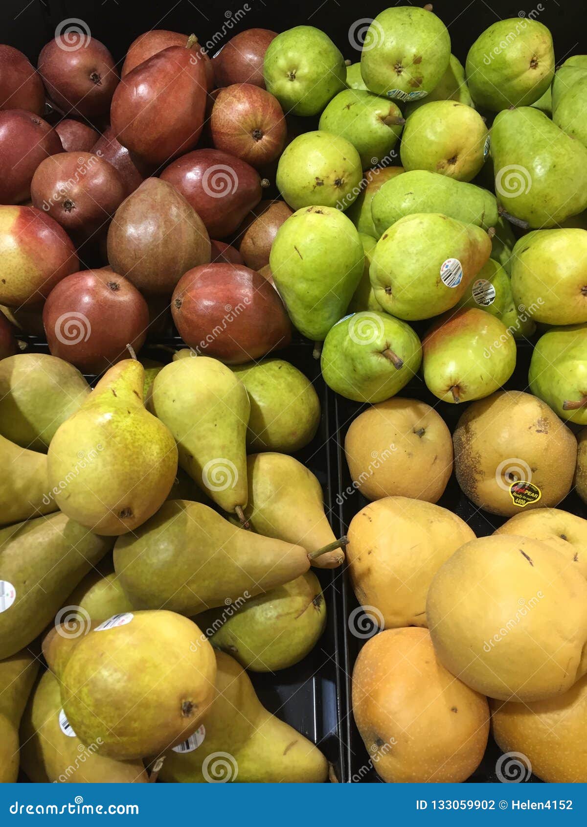 Cuatro variedades de peras foto de archivo. Imagen de cuatro - 133059902