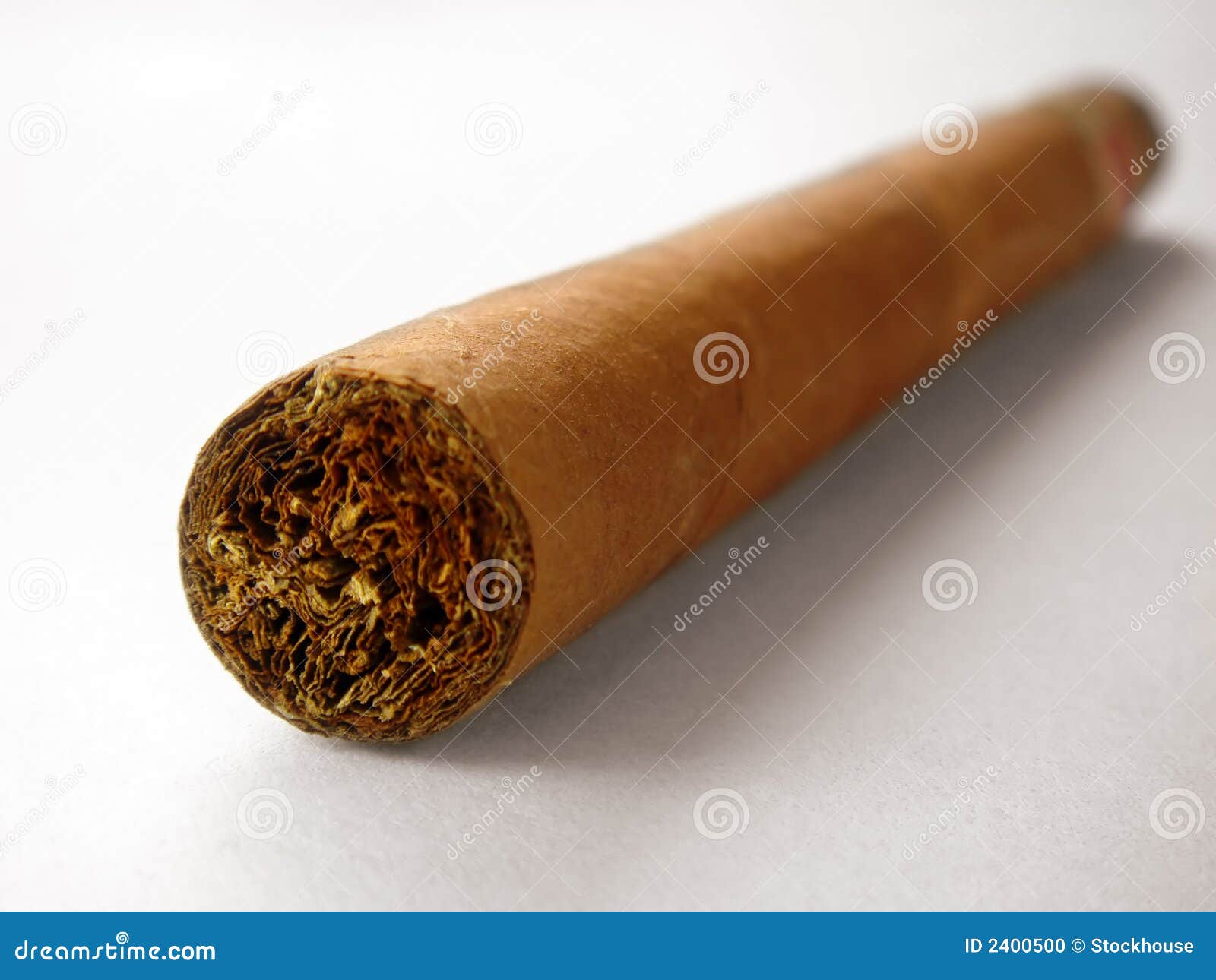 Cubaanse sigaar stock foto. Image of sigaar, luxe, succes - 2400500