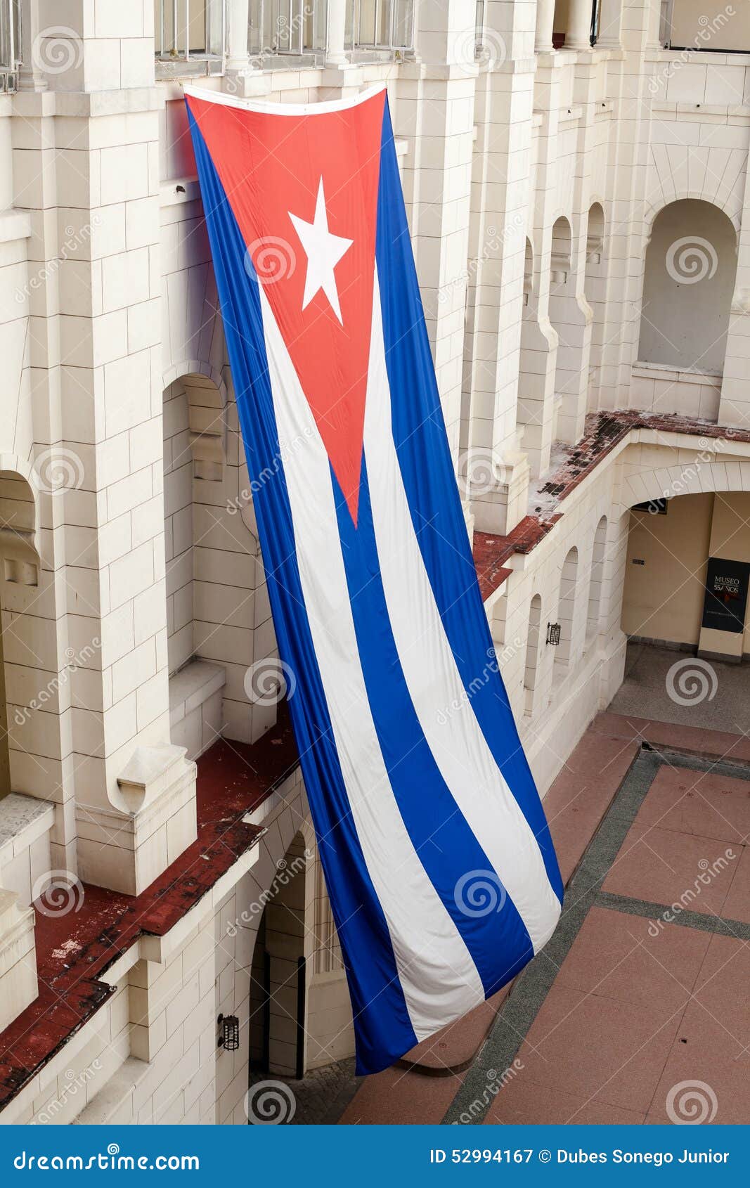 Cubaanse Vlag redactionele fotografie. Image of revolutie - 52994167