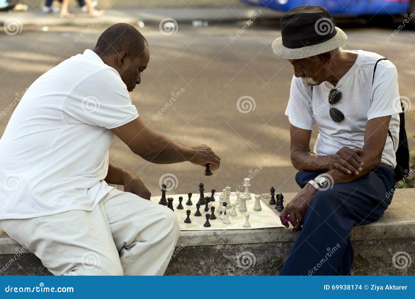 Cuban people editorial stock image. Image of cuban, havana - 69938174