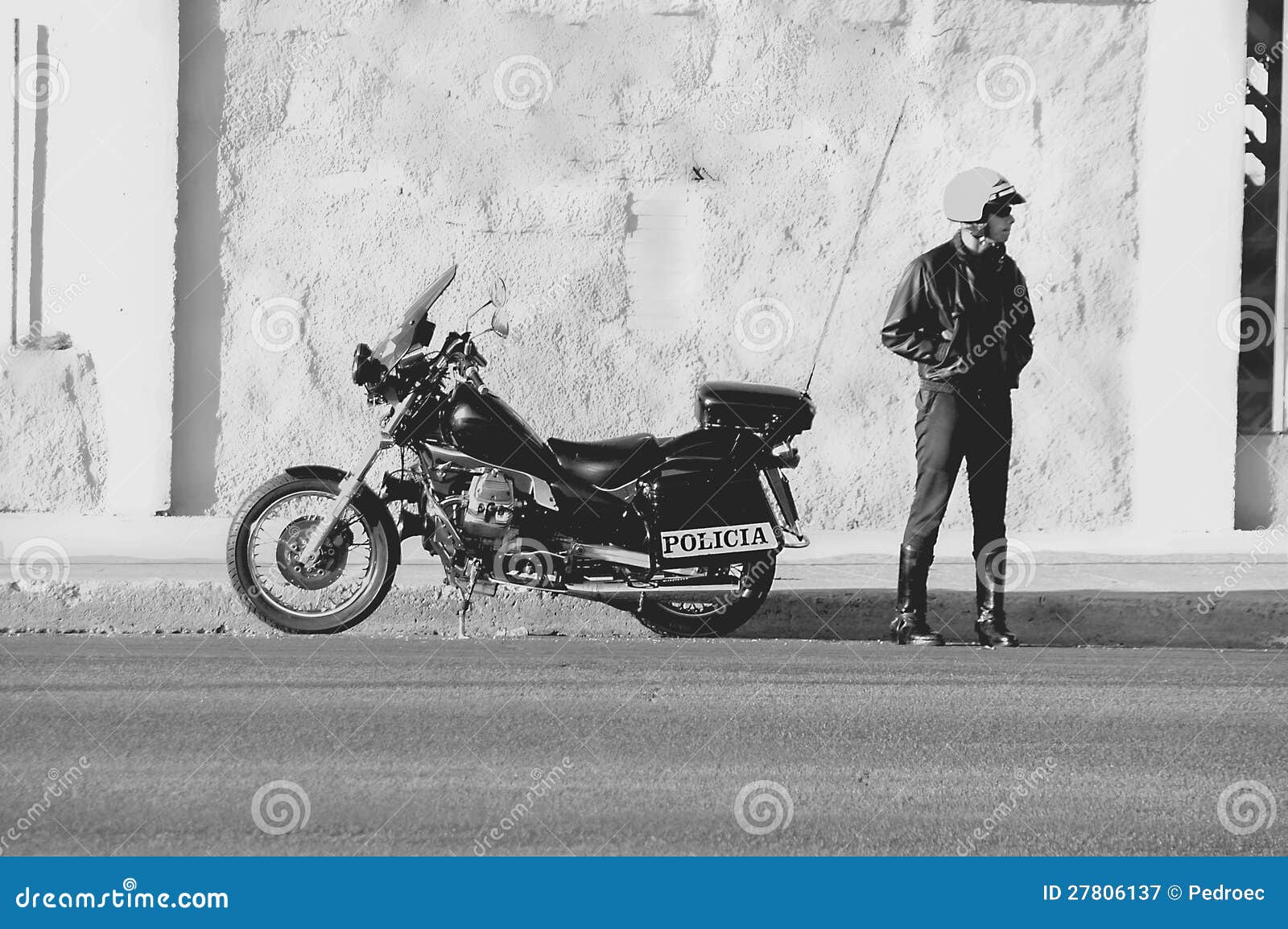 Cuban policeman editorial photography. Image of outdoors - 27806137