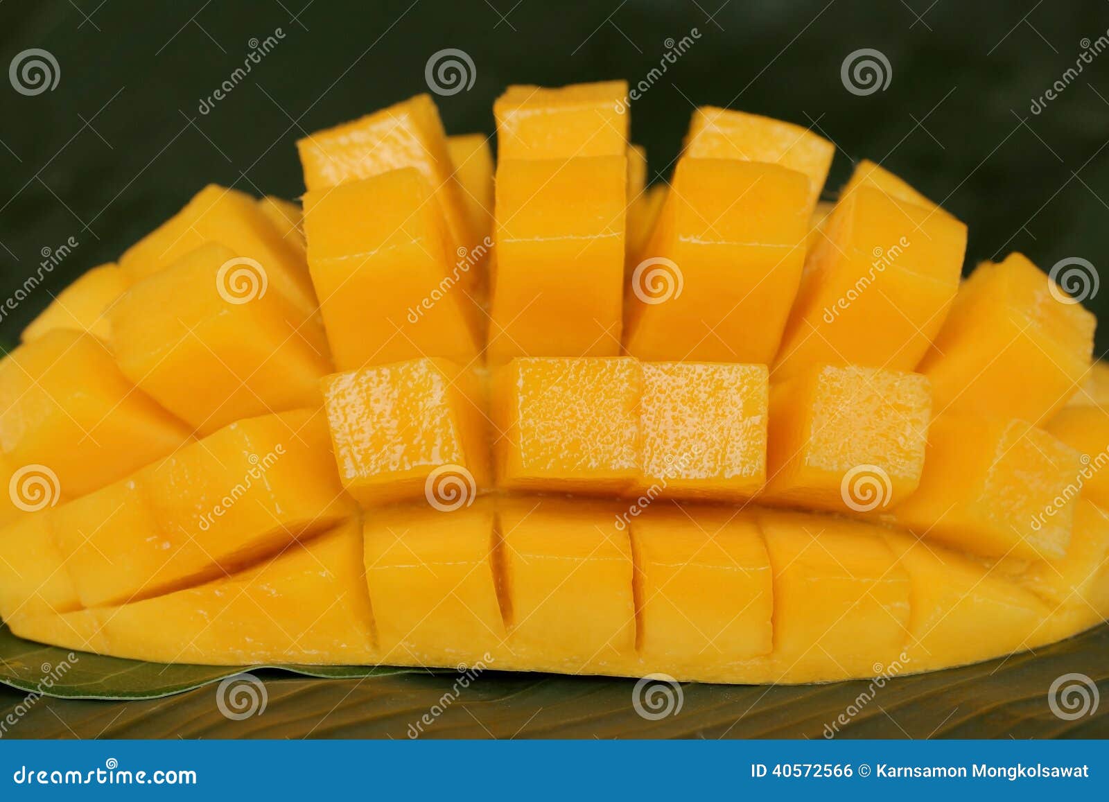 Cube cut mango, ripe mango stock photo. Image of asia - 40572566