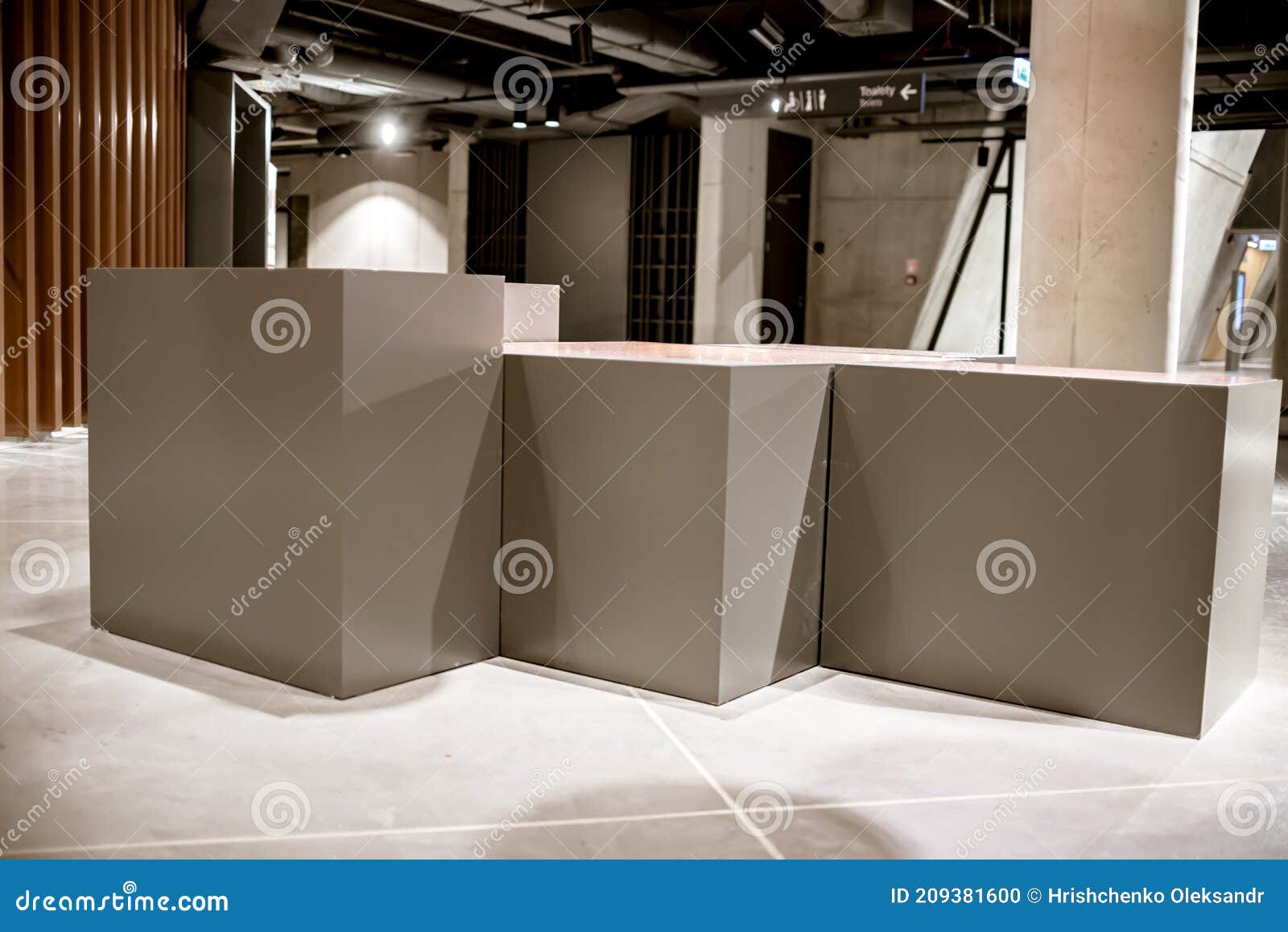 Cube in the interior editorial image. Image of decoration - 209381600