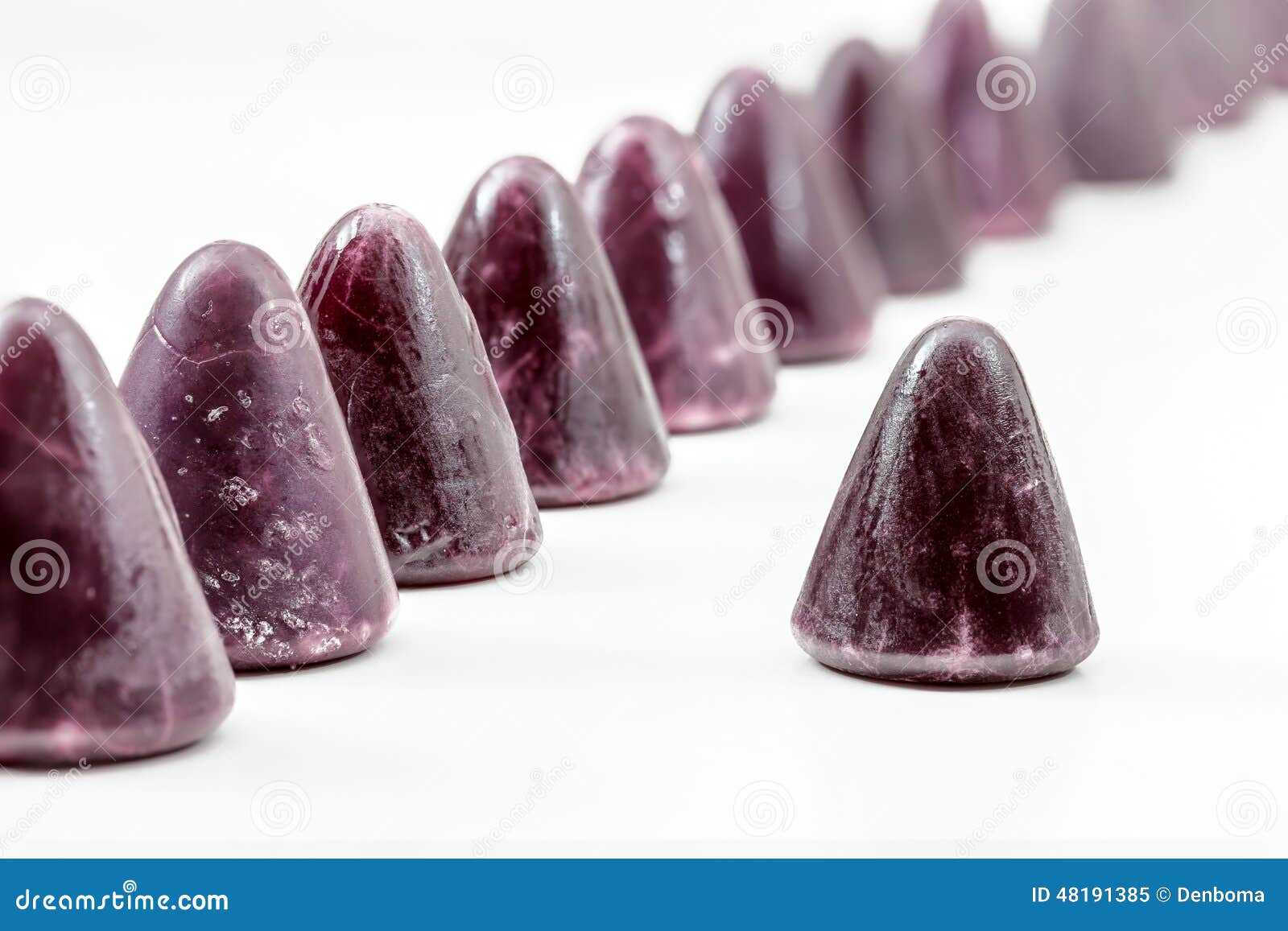 Cuberdon image stock. Image du personne, fermer, fond - 48191385