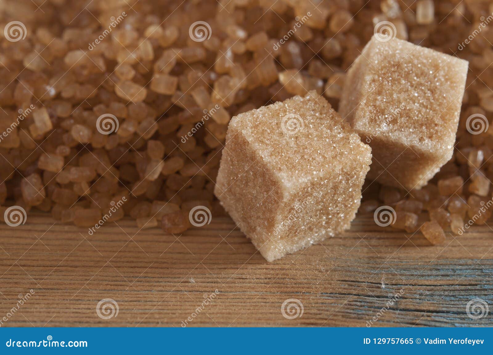 Cubes Naturels En Sucre Roux Image stock - Image du fermer, cubes ...