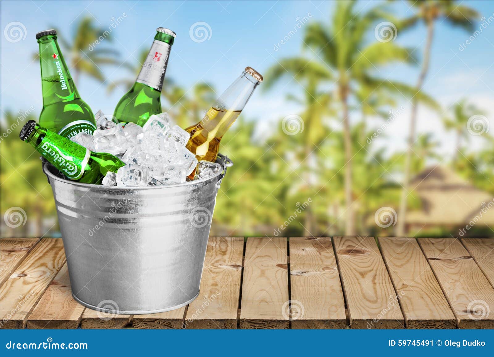 Cubeta da cerveja foto editorial. Imagem de cerveja, vidro - 59745491