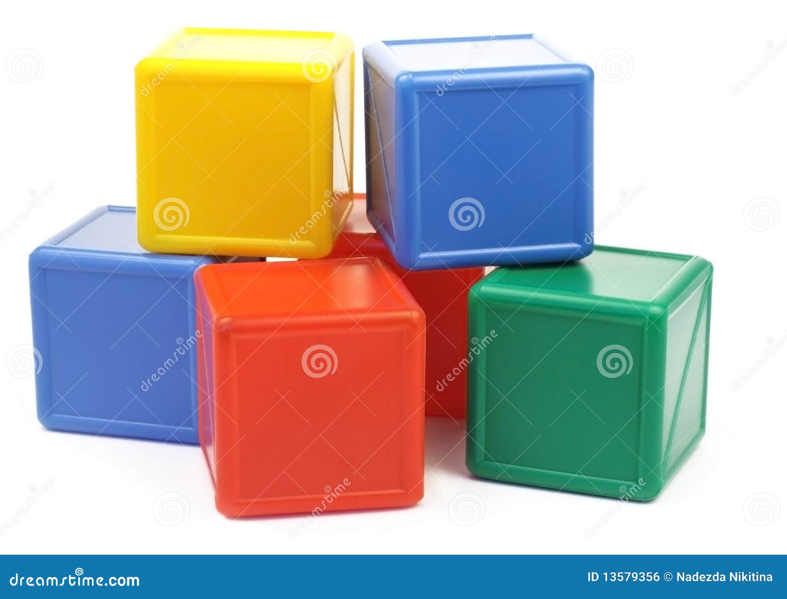 Cubi colorati fotografia stock. Immagine di cubi, rosso - 13579356