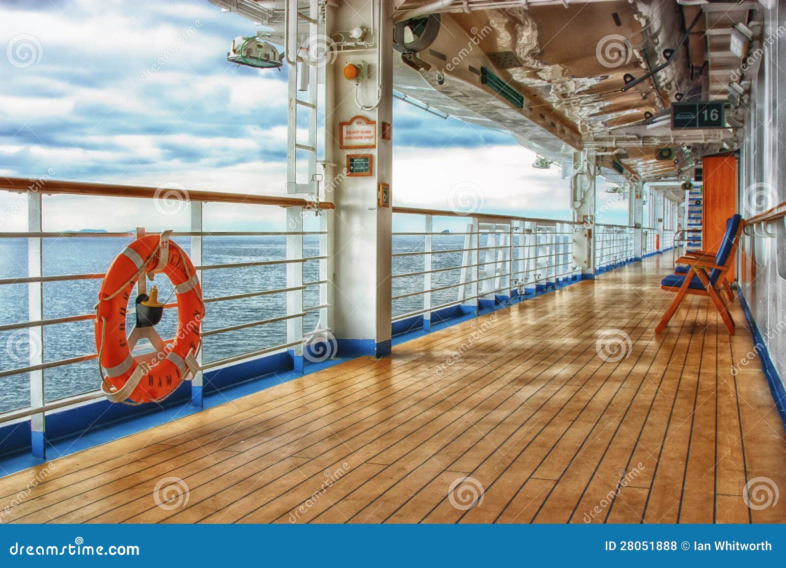 Cubierta Del Barco De Cruceros Foto de archivo editorial - Imagen de barco, corona: 28051888