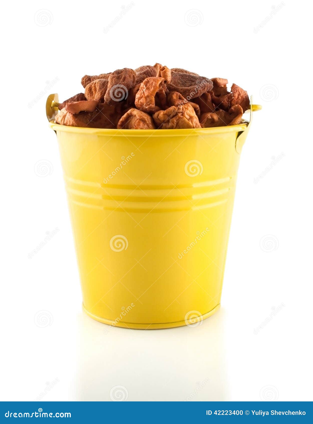 Cubo Con Las Frutas Secadas Foto de archivo - Imagen de cultura, cubo ...