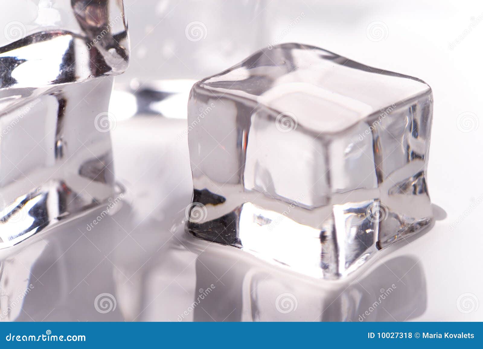Cubo de gelo foto de stock. Imagem de bebida, gelo, quadrado - 10027318