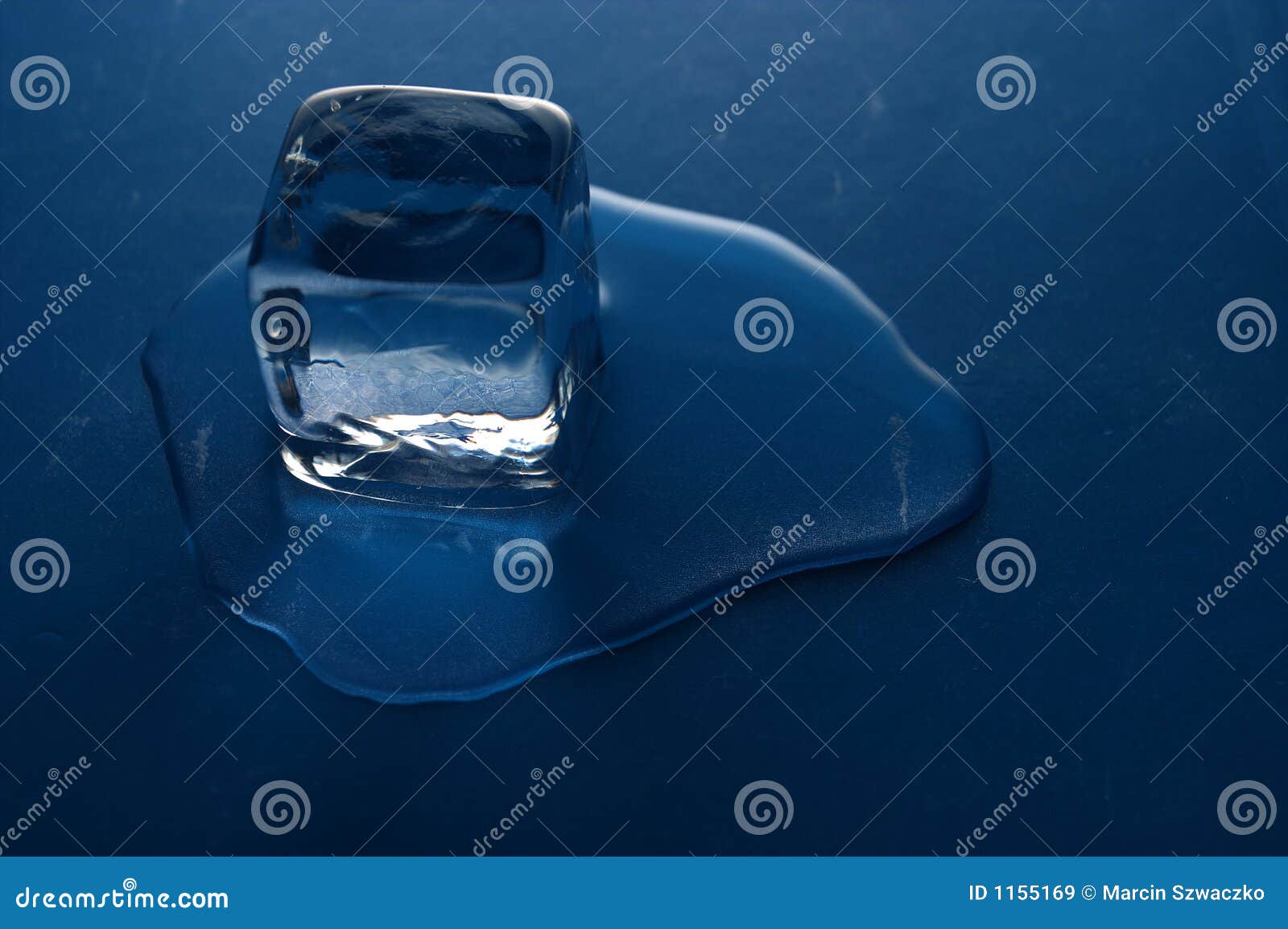 Cubo de gelo imagem de stock. Imagem de entrega, cubos - 1155169