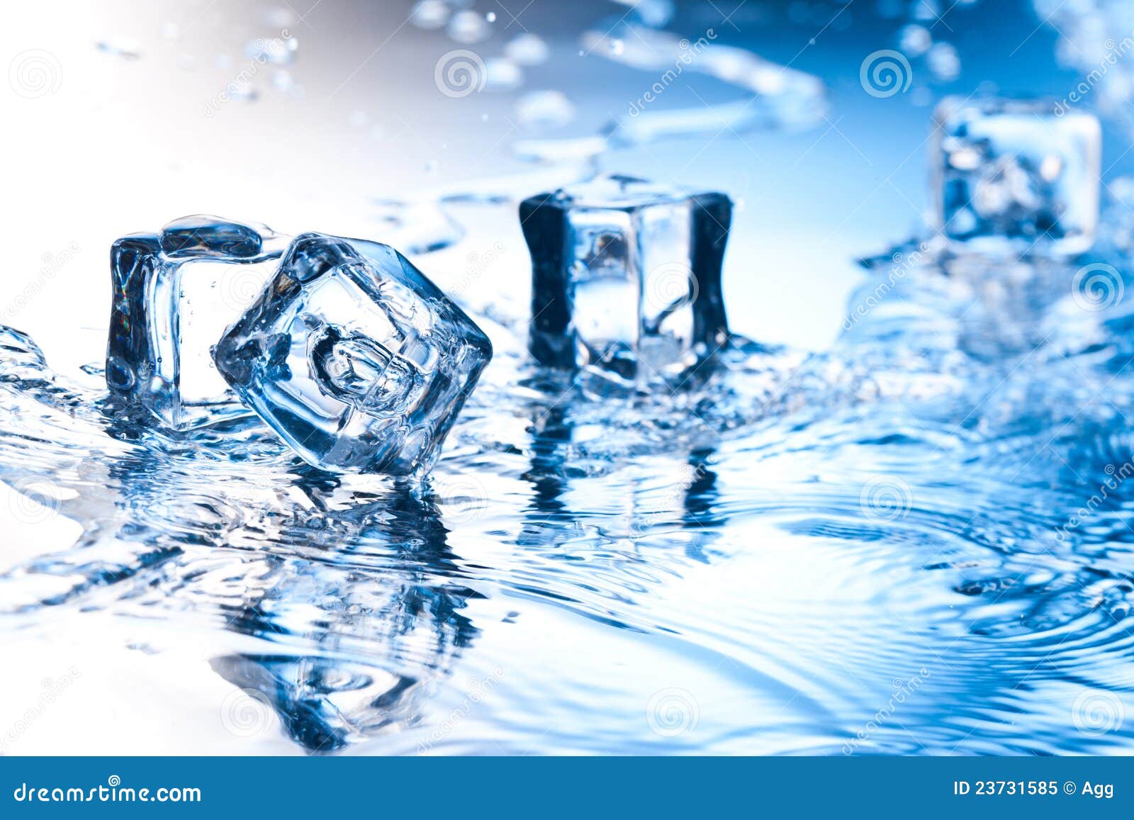 Cubo de gelo imagem de stock. Imagem de cristal, gelo - 23731585