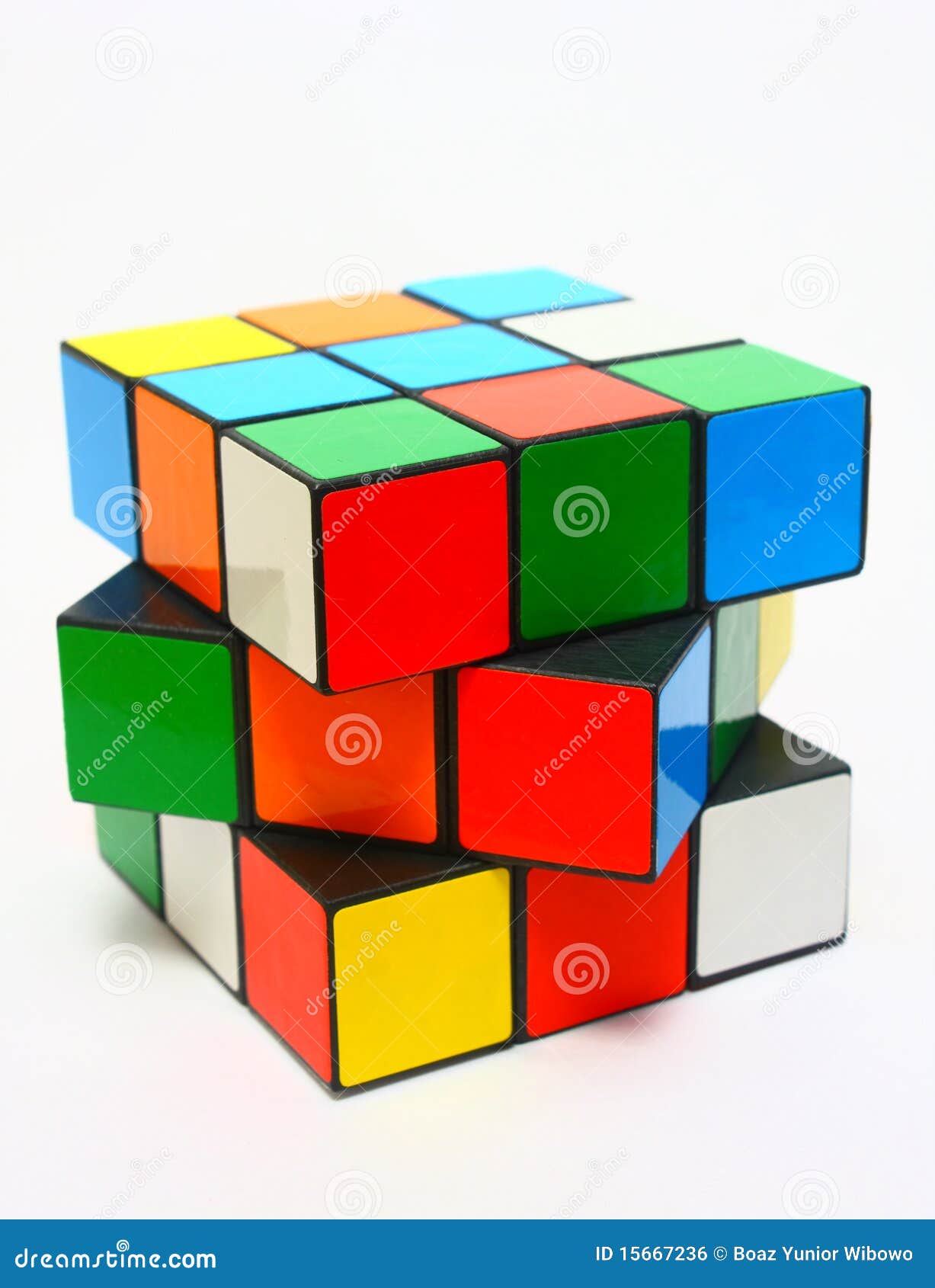 Cubo de Rubik foto editorial. Imagem de comum, brinquedos - 15667236