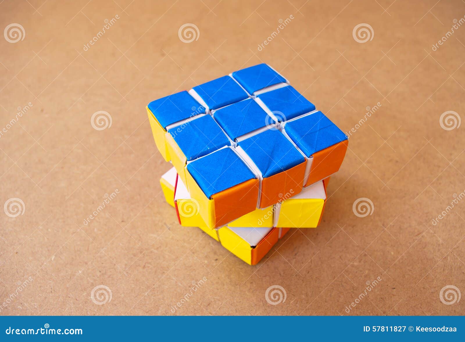 Cubo do rubik do enigma fotografia editorial. Imagem de jogo - 57811827