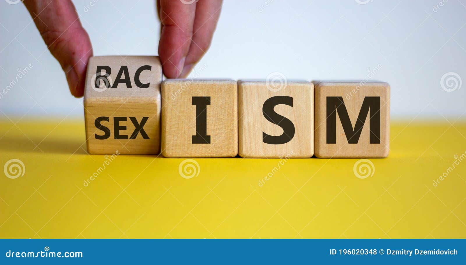 Cubo Forma Las Palabras Racismo Y Sexismo Foto De Archivo Imagen De