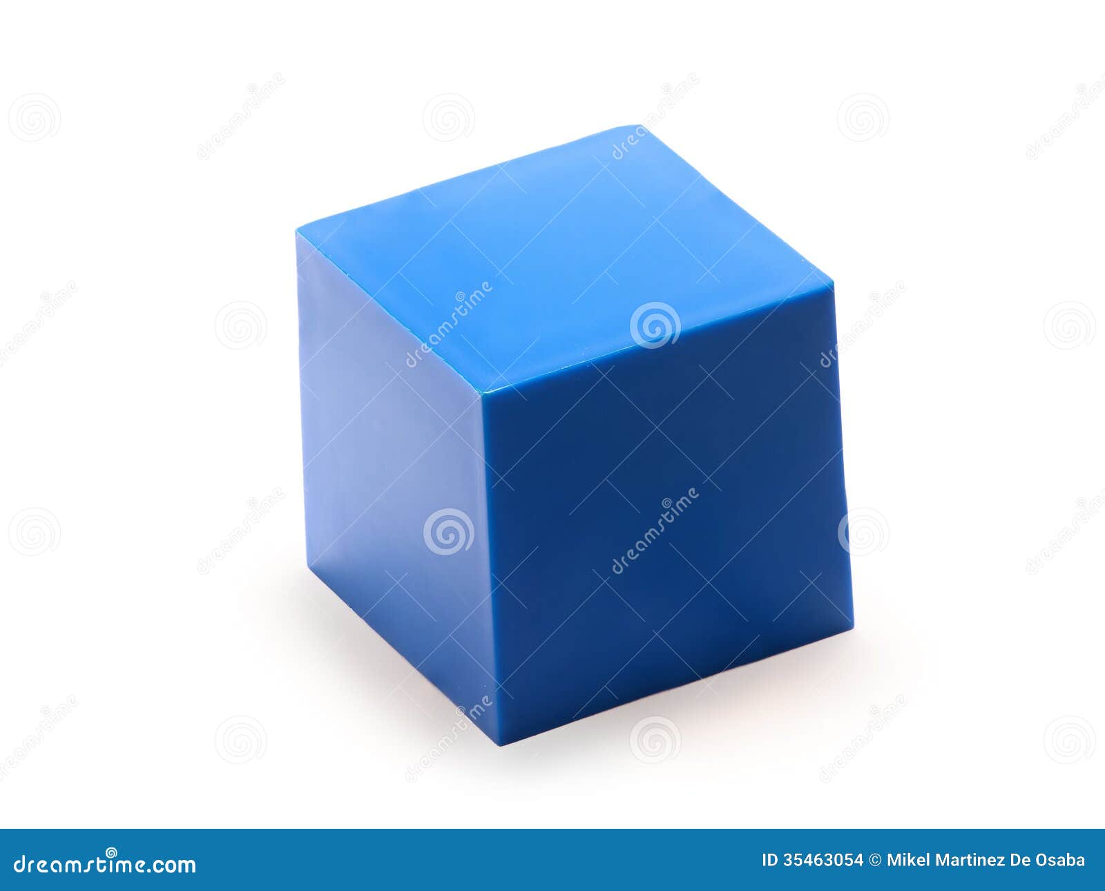 Cubo Plástico Azul En Blanco Foto de archivo - Imagen de color, azul ...