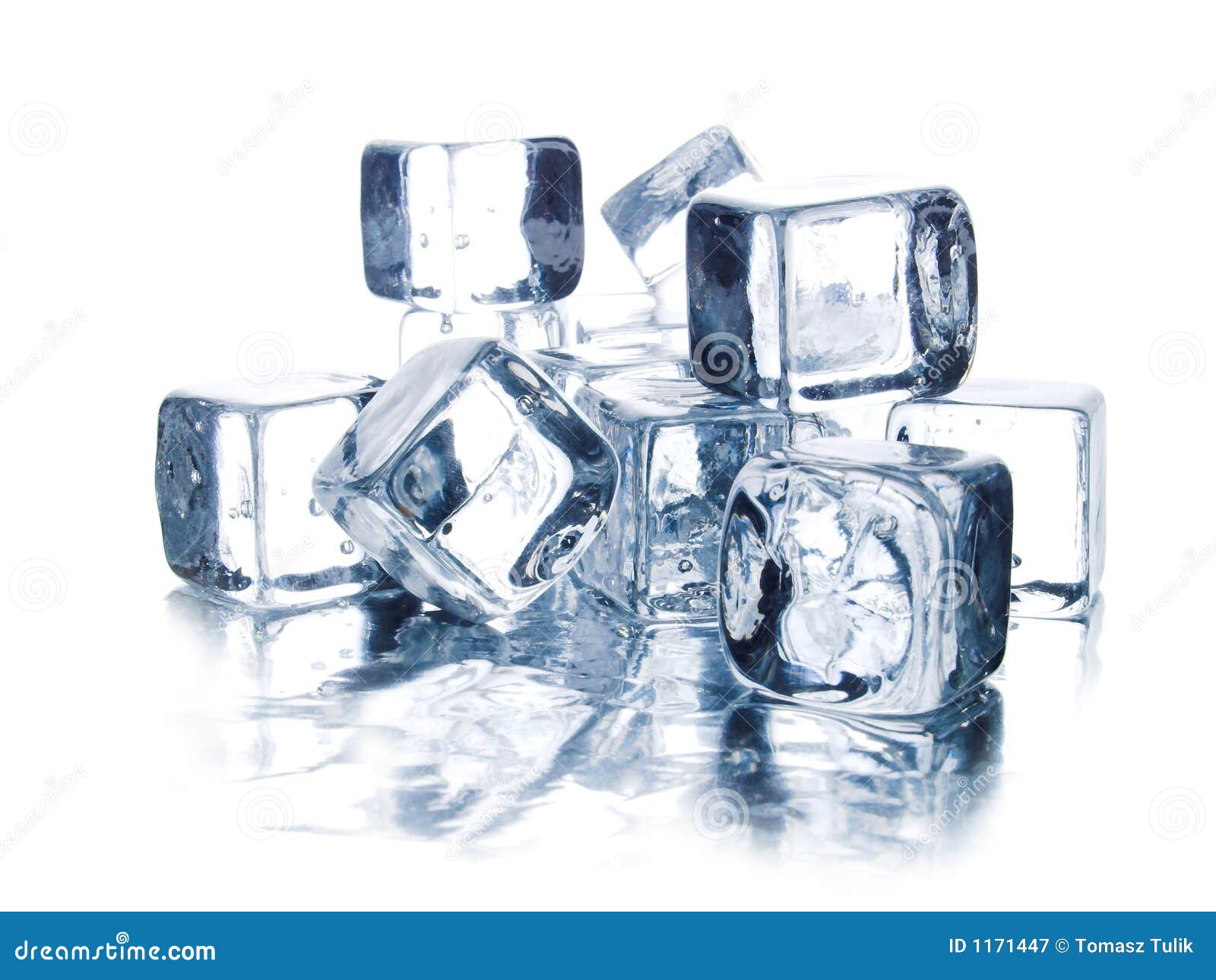 Cubos de gelo imagem de stock. Imagem de isolado, cubo - 1171447