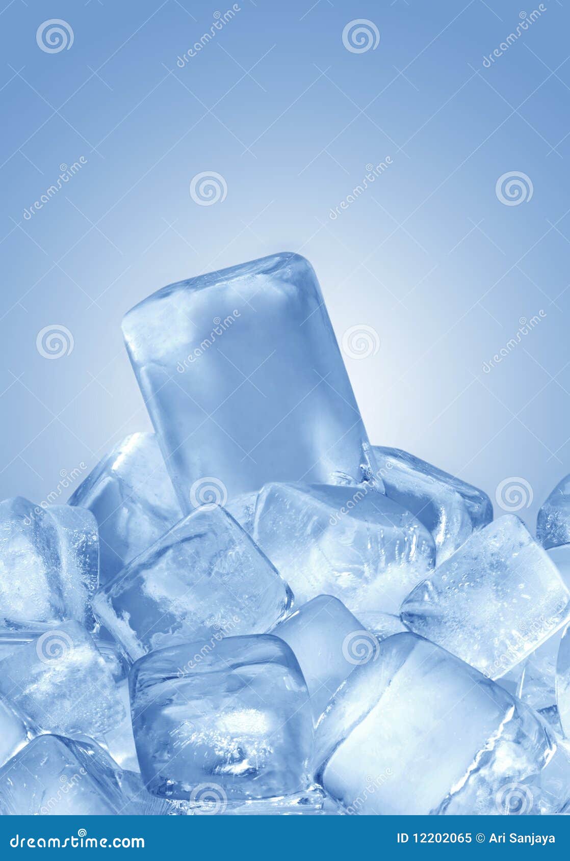 Cubos de gelo imagem de stock. Imagem de gotas, bloco - 12202065