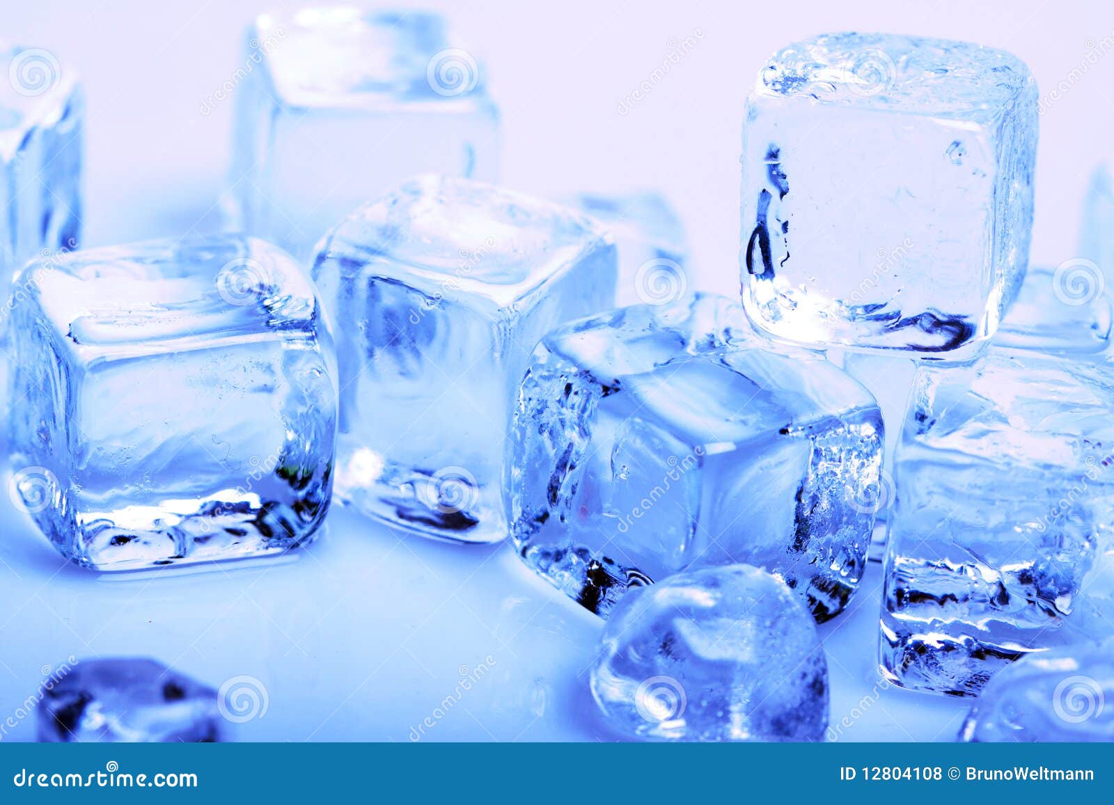 Cubos de gelo foto de stock. Imagem de forma, gota, congelado - 12804108