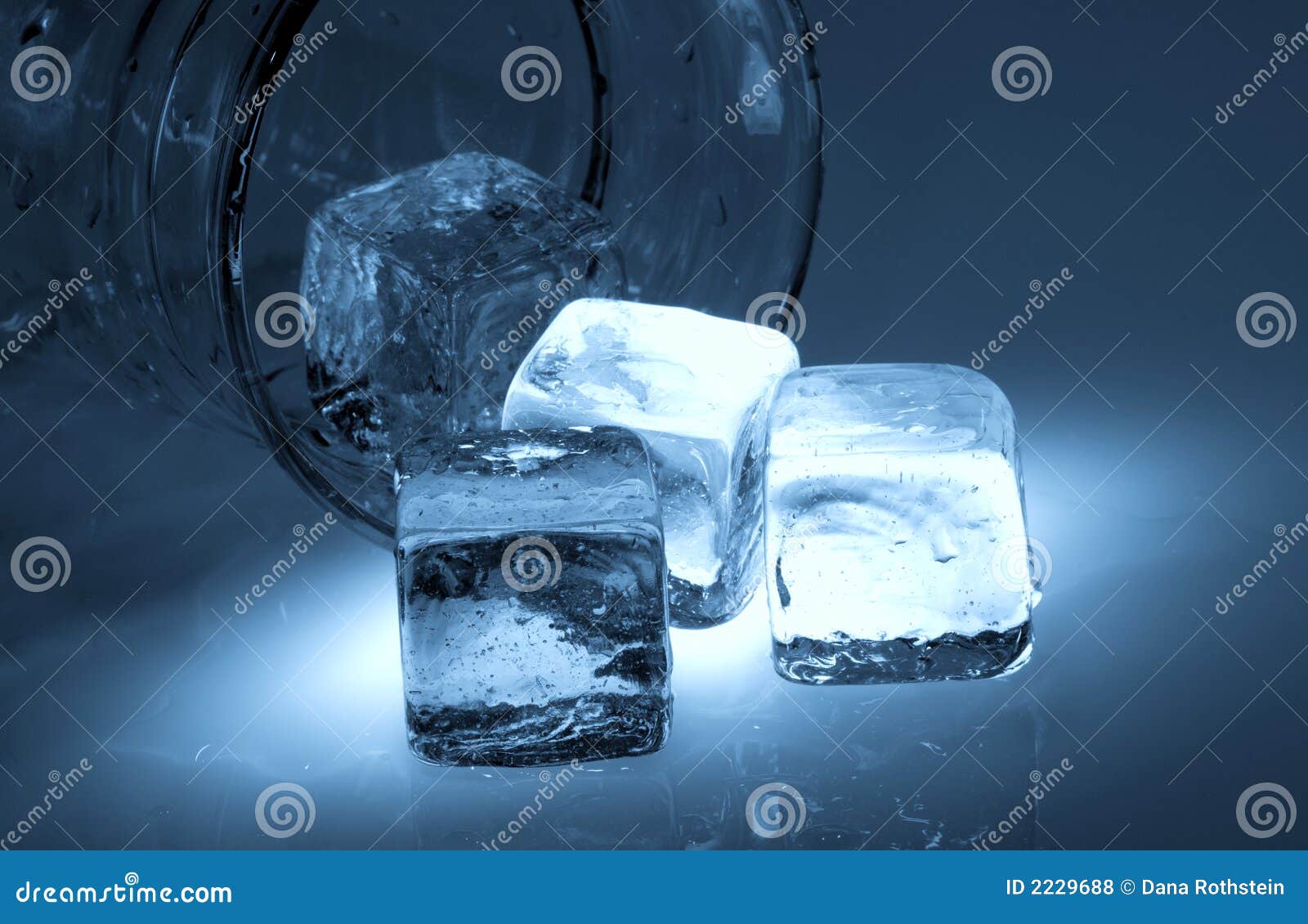 Cubos de gelo foto de stock. Imagem de molhado, refrescar - 2229688