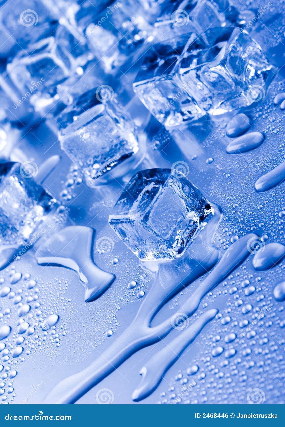 Cubos de gelo foto de stock. Imagem de vidro, cubo, azar - 2468446