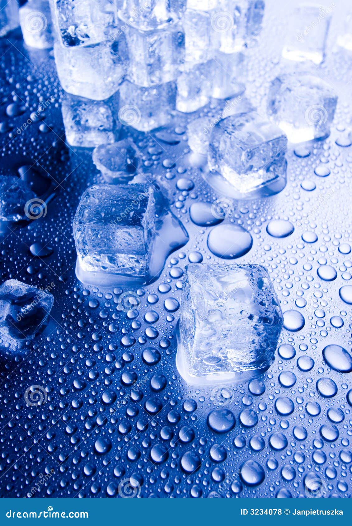 Cubos de gelo foto de stock. Imagem de brilhante, objetos - 3234078