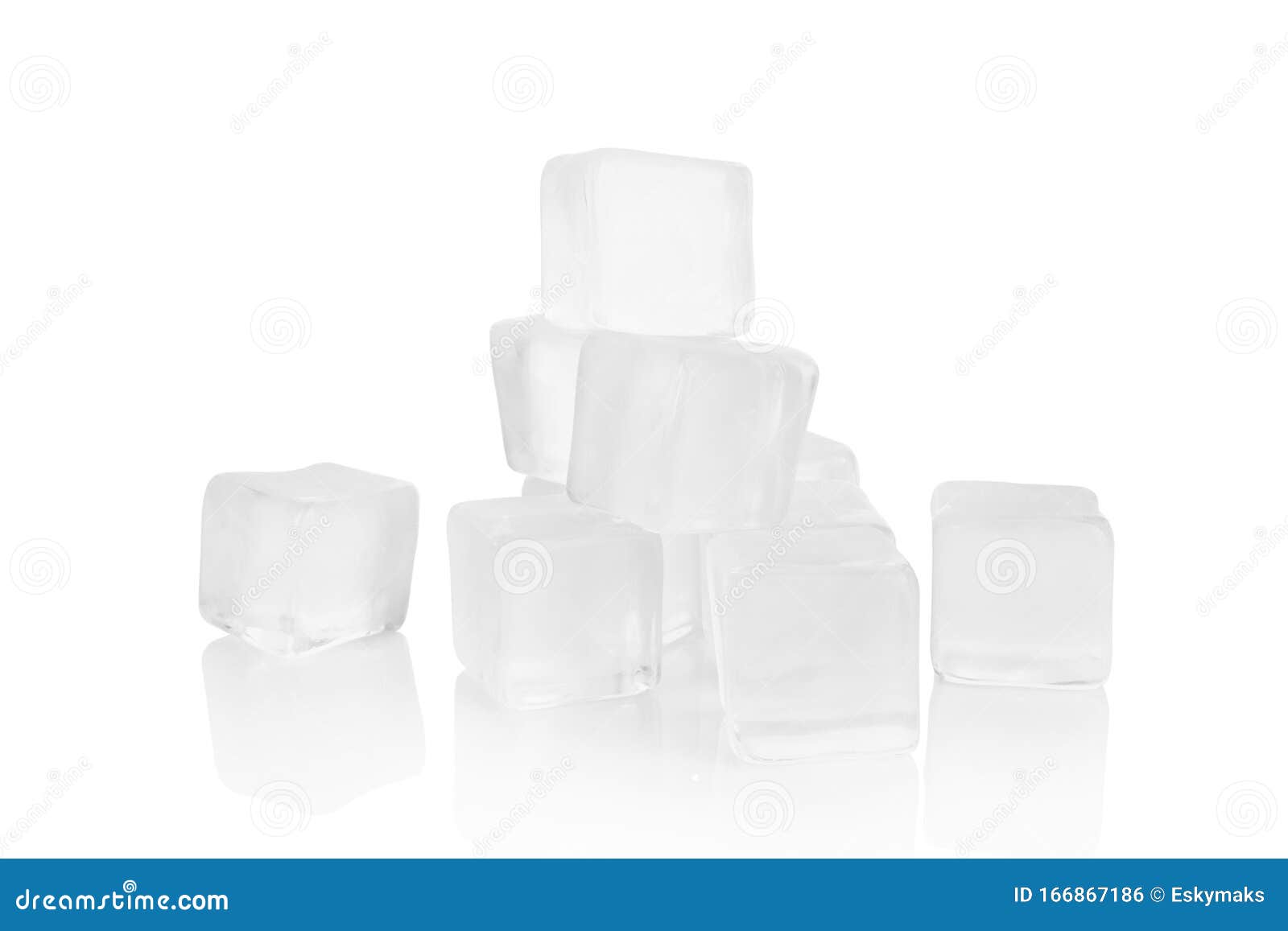 Cubos de gelo em branco foto de stock. Imagem de fundo - 166867186