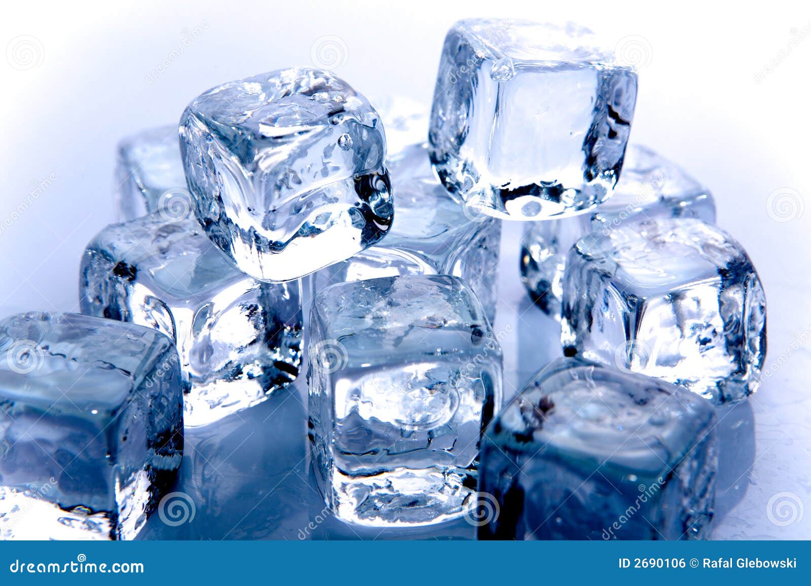 Cubos de hielo foto de archivo. Imagen de helado, agua - 2690106