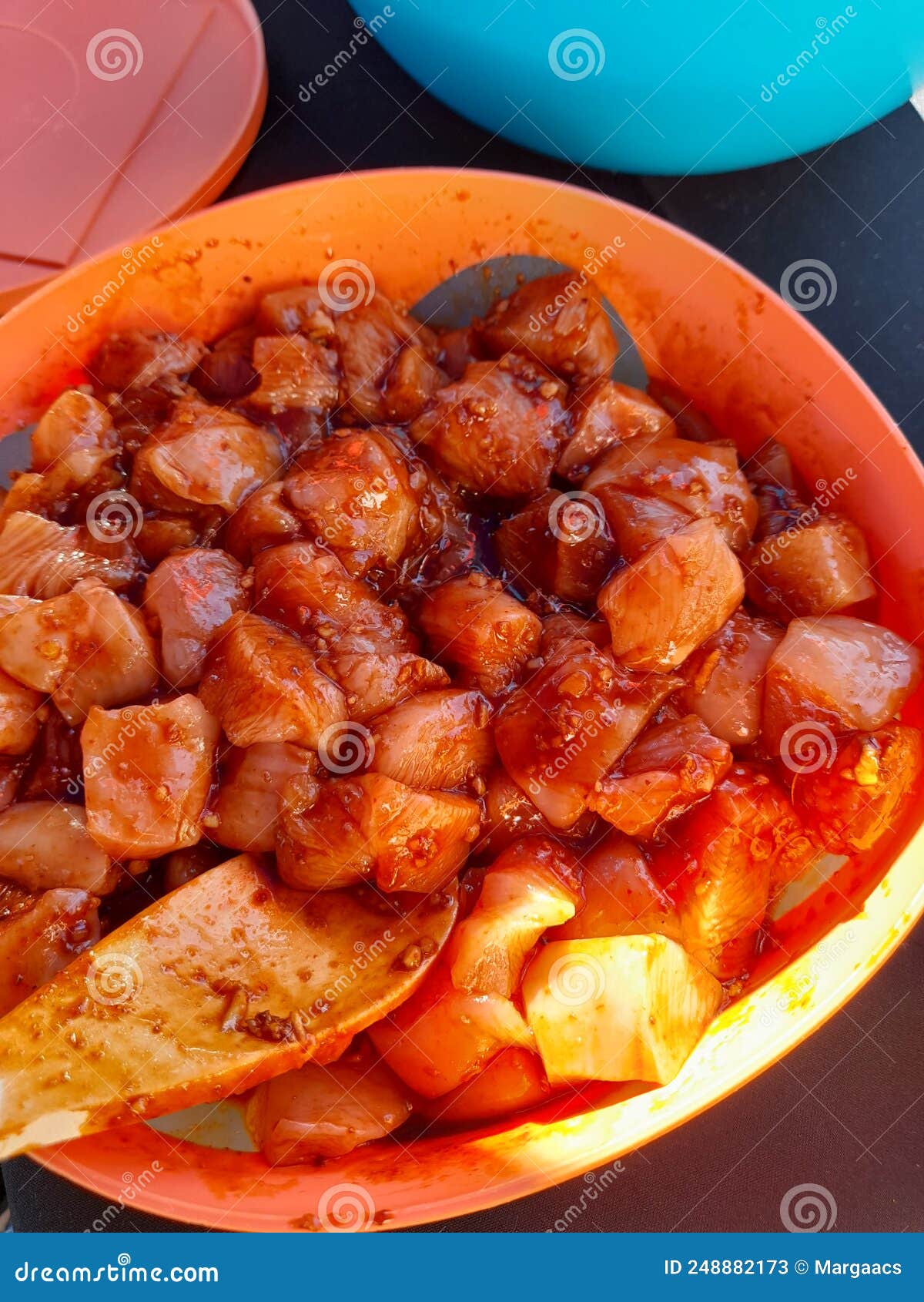 Cubos De Pollo Adobados Para El Plato Imagen de archivo - Imagen de ...