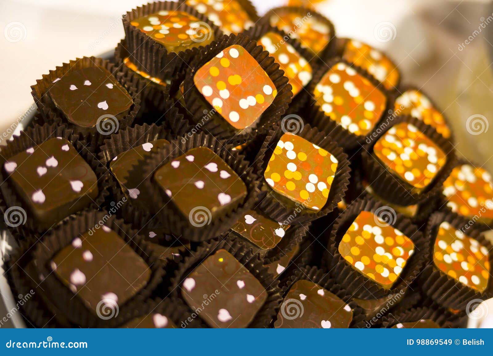 Cubos Del Caramelo Del Caramelo Y De Chocolate Imagen de archivo ...