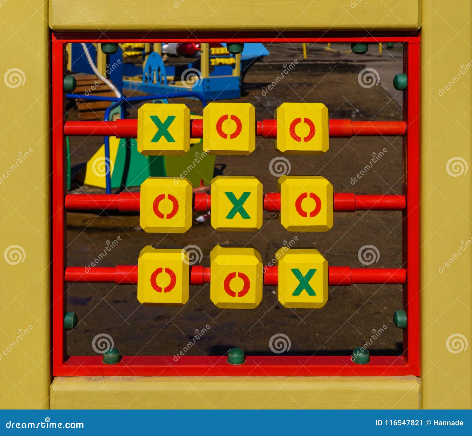 Cubos en patio imagen de archivo. Imagen de bloque, ocio - 116547821