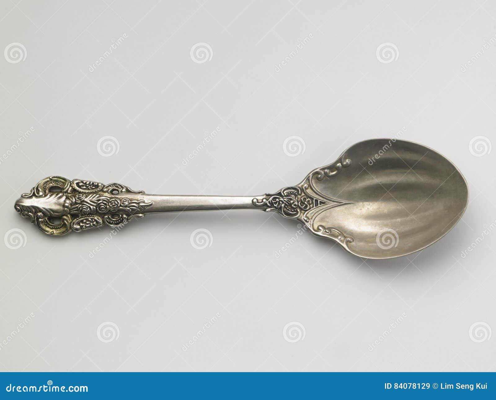 Cuchara antigua imagen de archivo. Imagen de retro, restaurante - 84078129