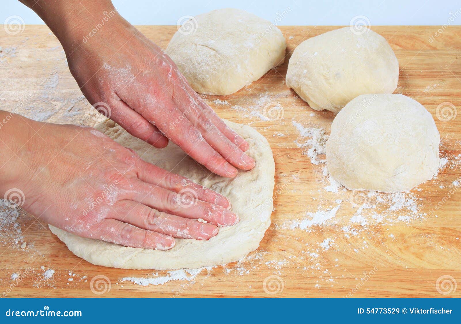 Cucini La Preparazione Della Pizza Immagine Stock - Immagine di pane ...