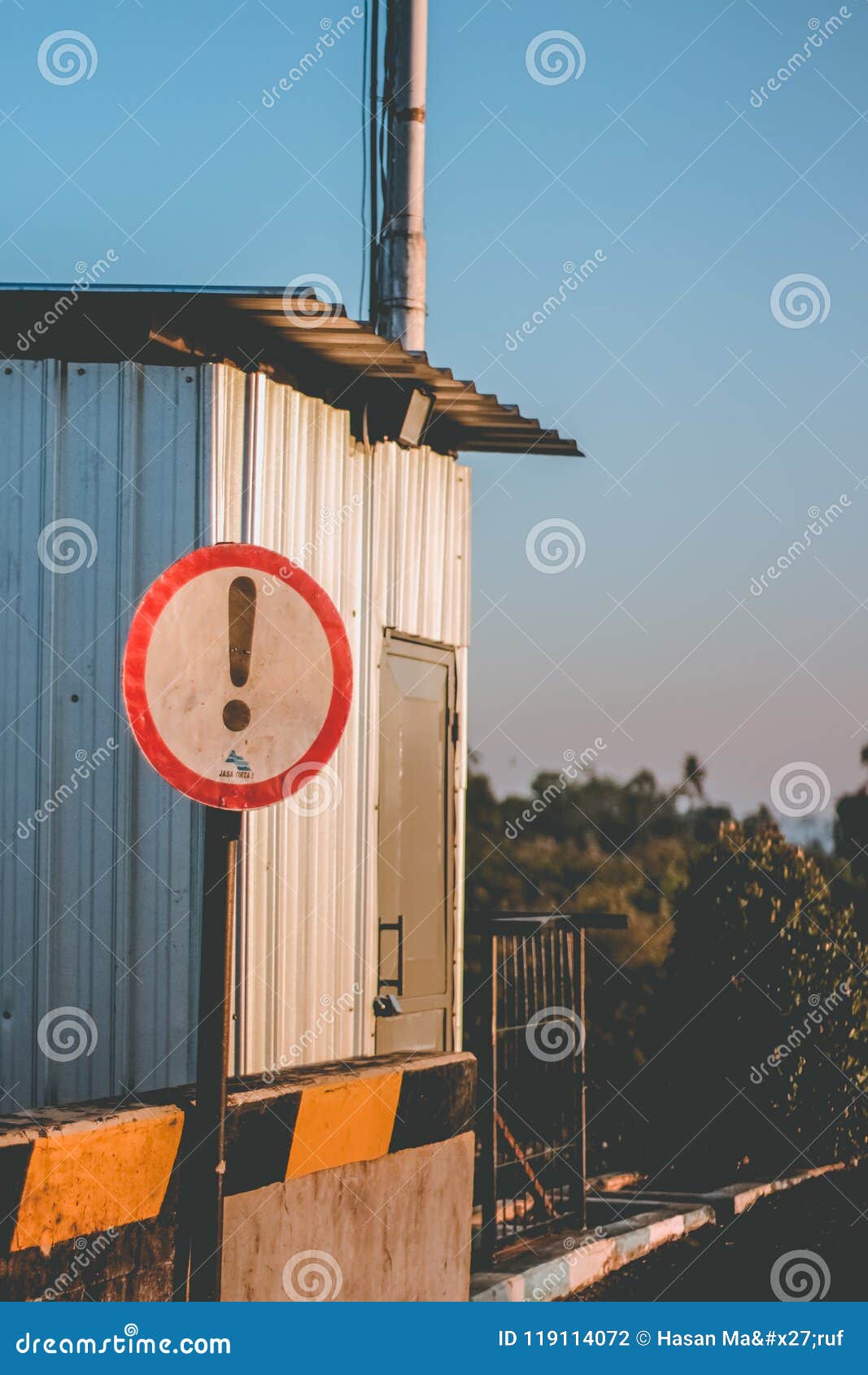 Cue signs stock photo. Image of traffic, street, signs - 119114072