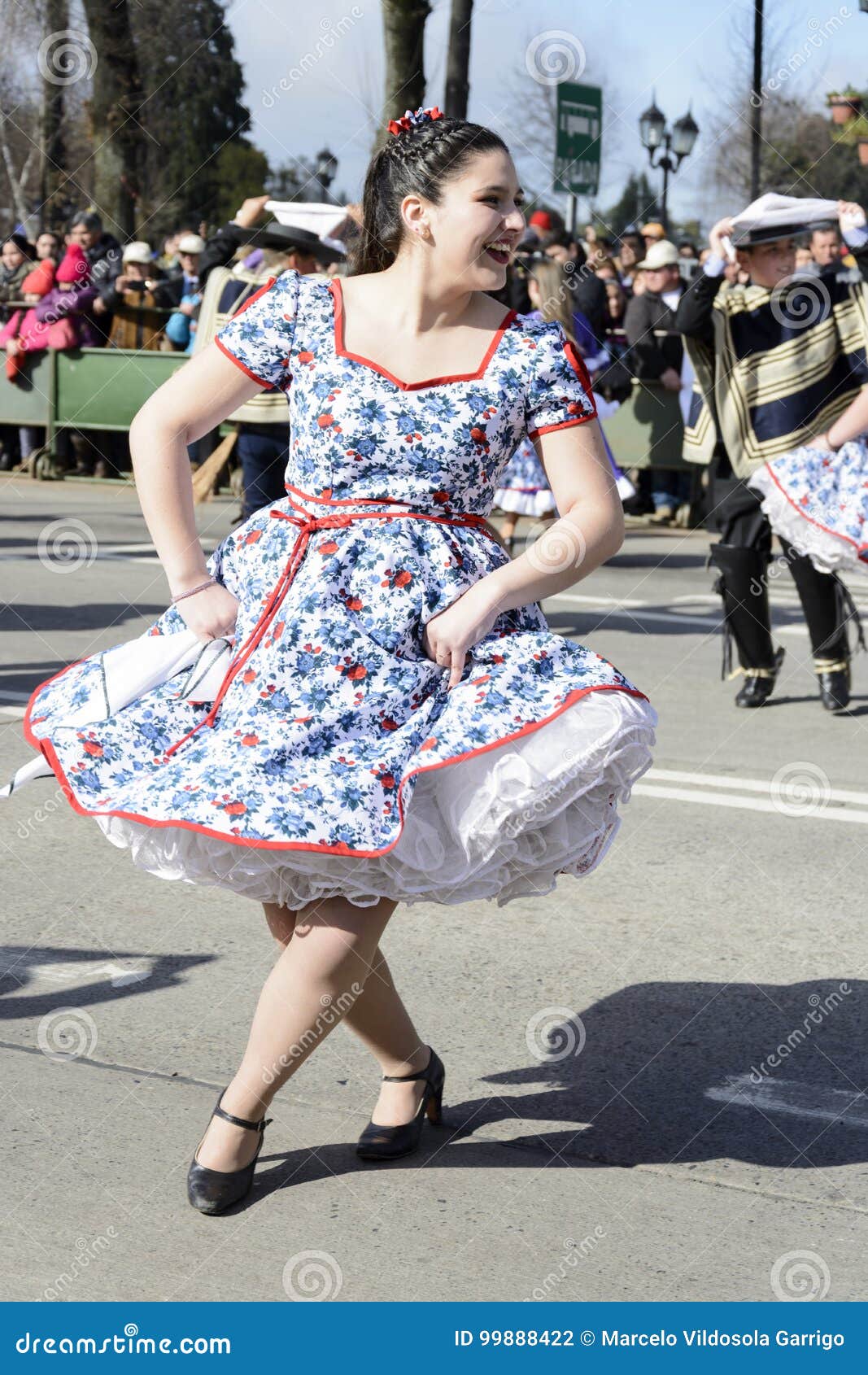 Cueca Chilena, Danza Tradicional Fotografía editorial - Imagen de ...