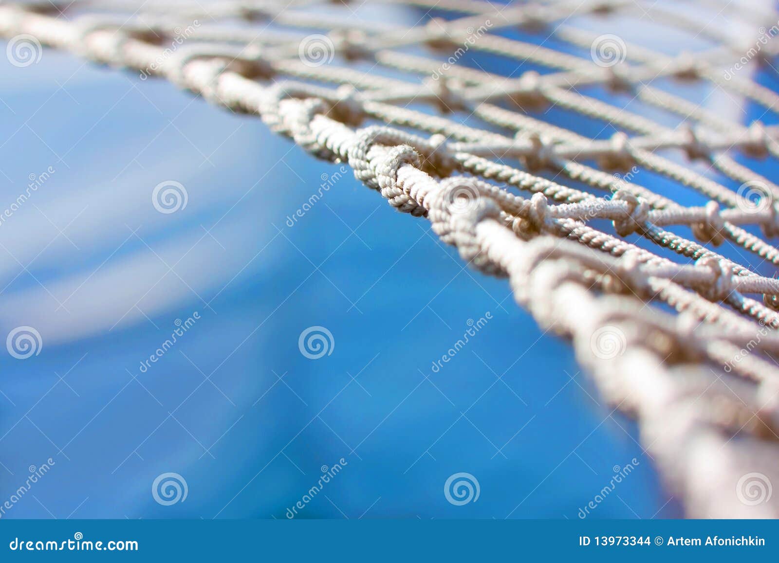 Cuelgue La Red De Una Hamaca Foto de archivo - Imagen de regalo, copia ...